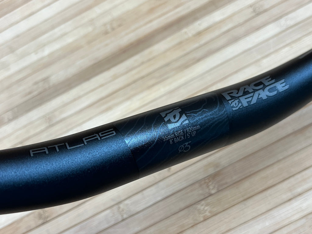 Race Face Atlas Lenker Stealth 820mm / 35mm / 35mm Rise schwarz – RTF ...