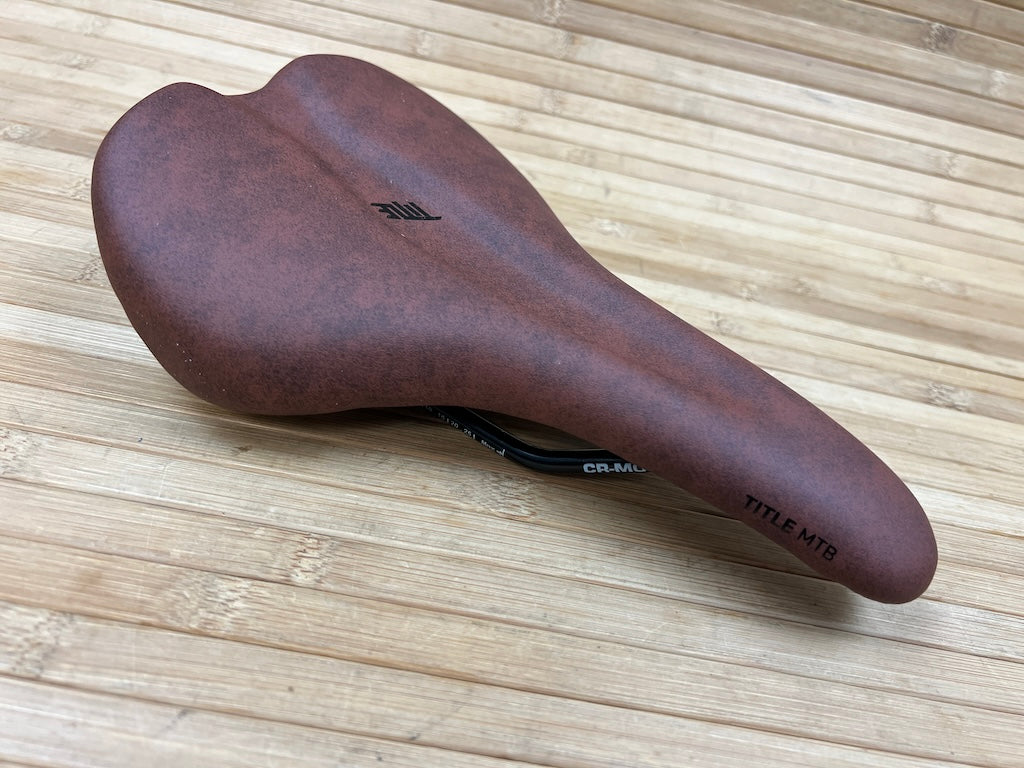 Title ES1 Enduro Sattel 155mm braun – RTF Bikeparts